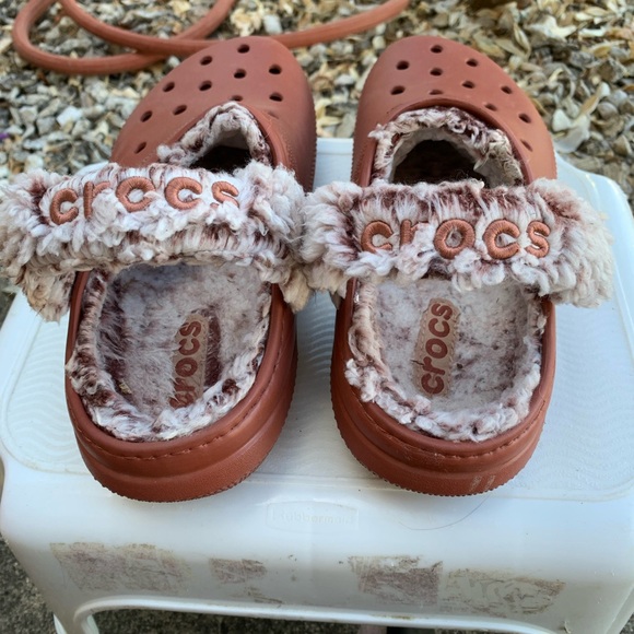 CROCS | Shoes | Crocs Fuzzy Lined Slippers Brown Men 7 Women 9 | Poshmark